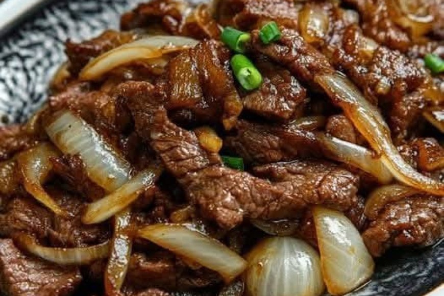 Karamellisiertes Rindfleisch mit Zwiebeln und Sojasauce - Deutschideen